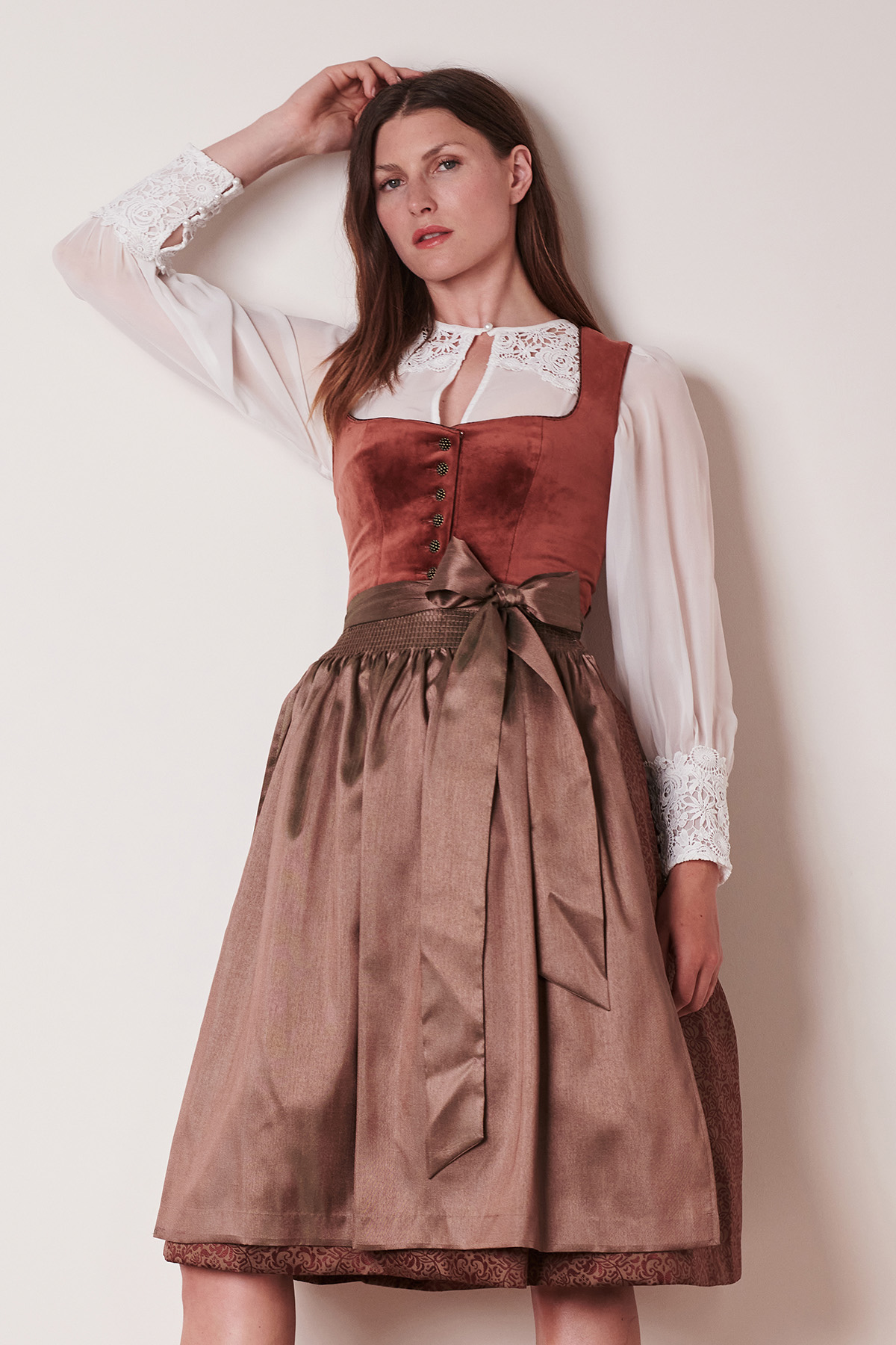 Dirndl Angela (70cm) in rot im Krüger Dirndl Online Shop
