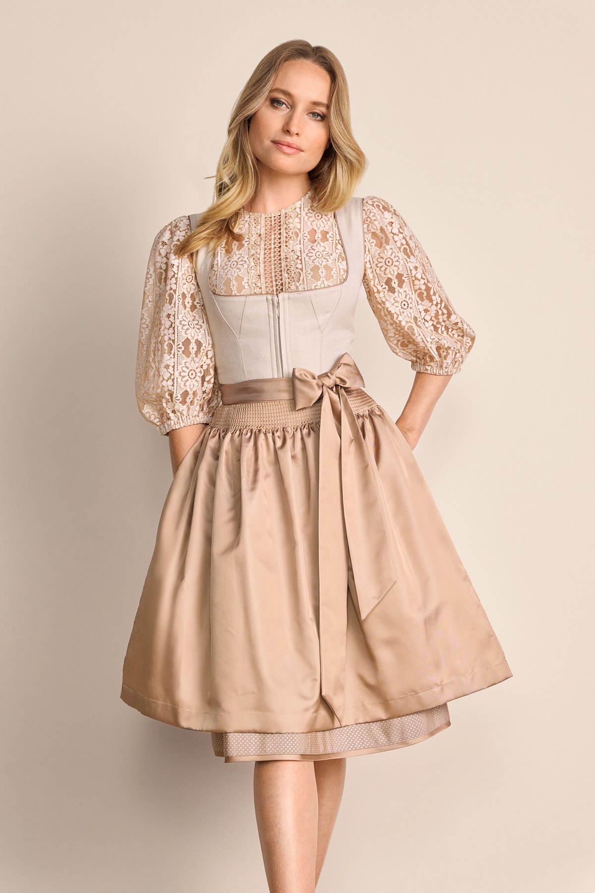 Dirndl Alysa (60cm) in beige im Krüger Dirndl Online Shop