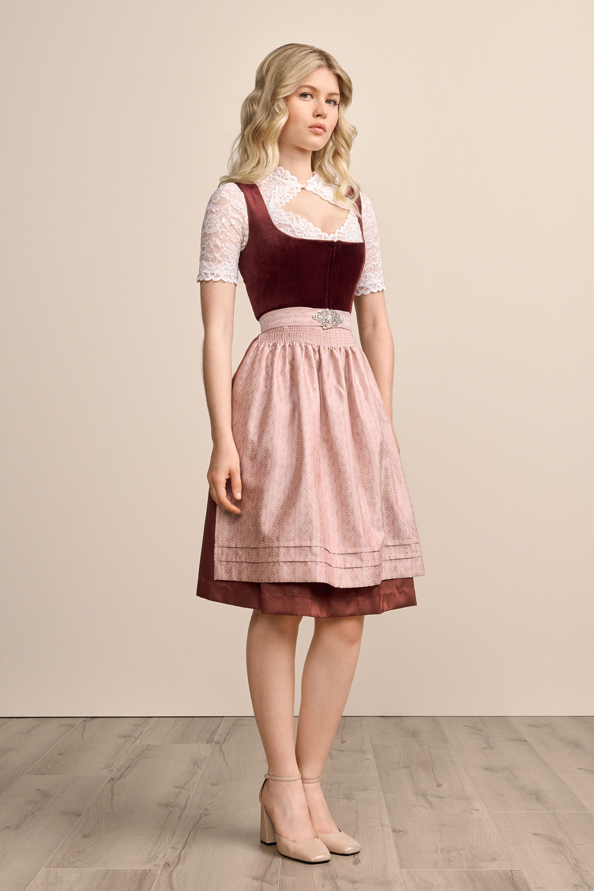 Dirndl Aurela (60cm) in rot im Krüger Dirndl Online Shop
