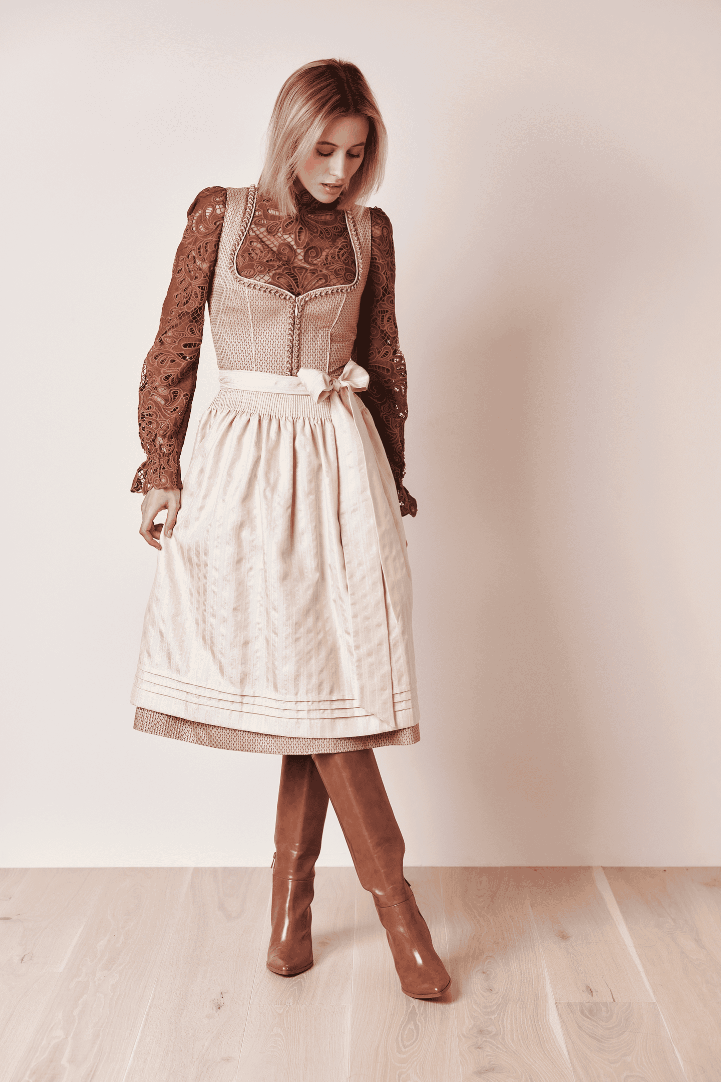 Dirndl Maribel (70cm) in braun im Julia Trentini Online Shop