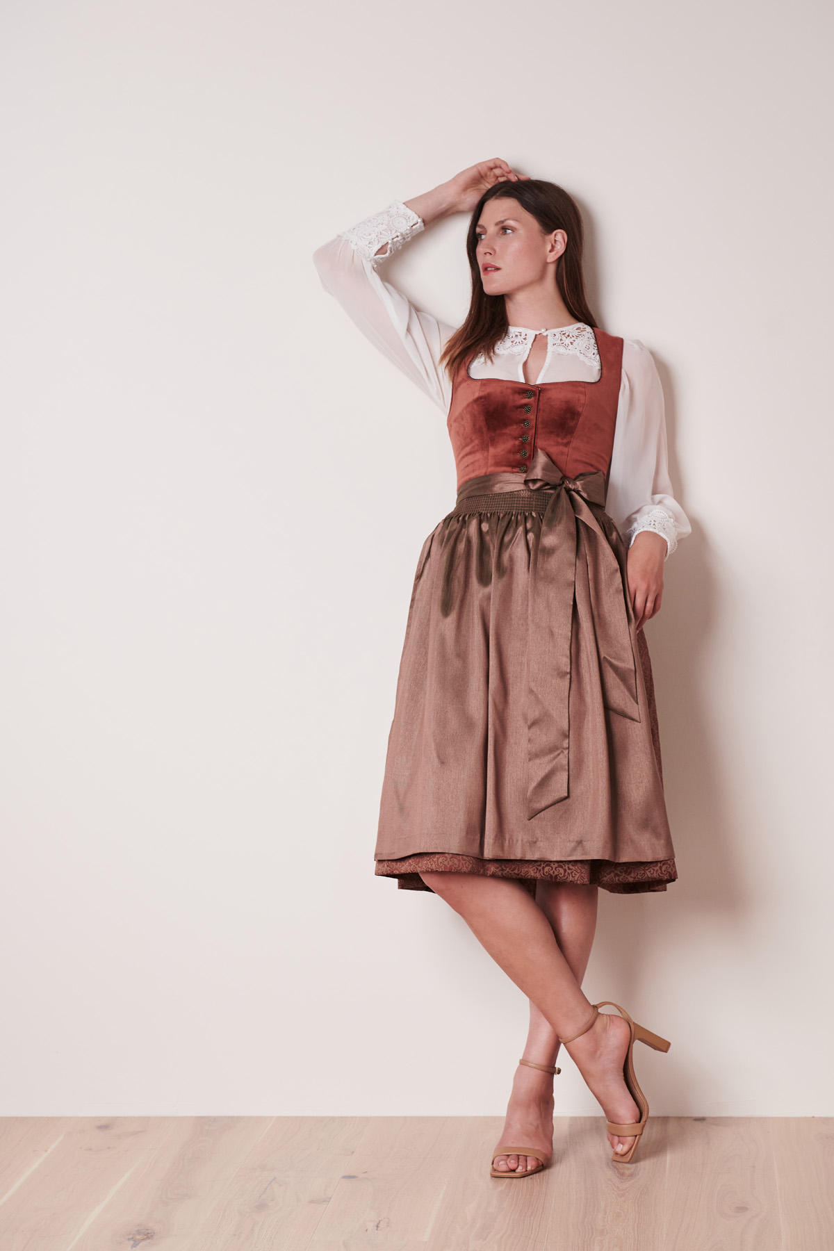 Dirndl Angela (70cm) in rot im Krüger Dirndl Online Shop