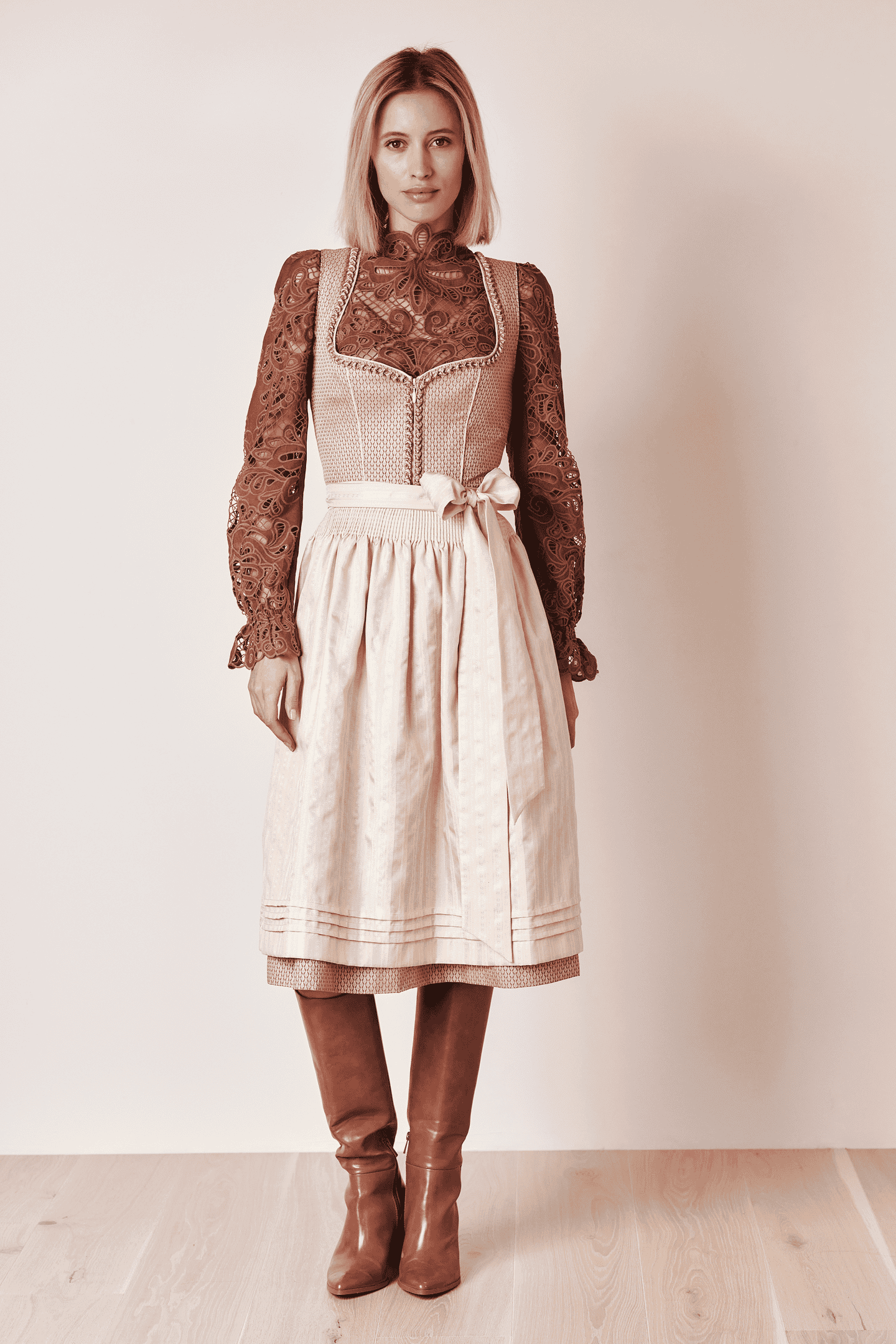 Dirndl Maribel (70cm) in braun im Julia Trentini Online Shop