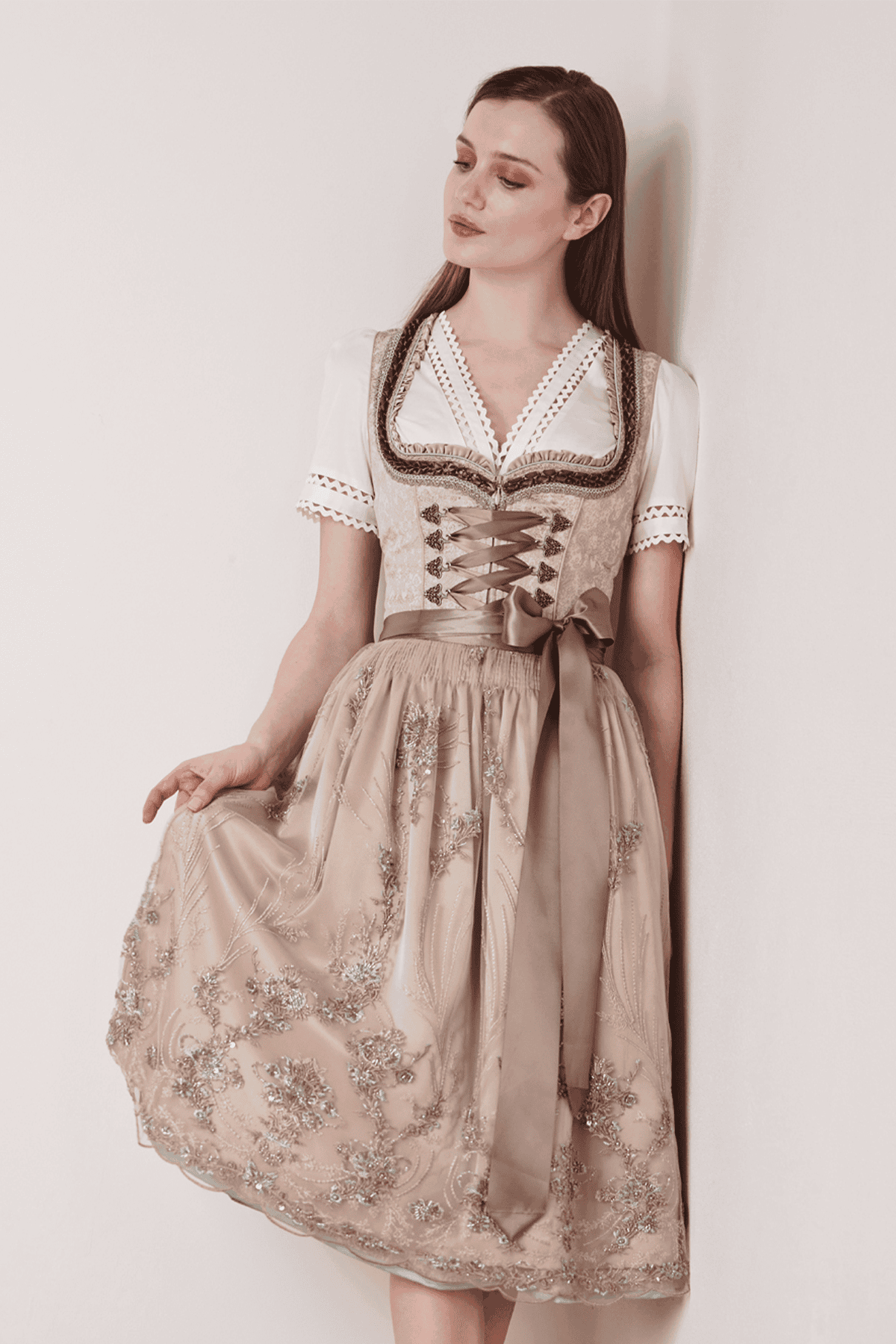 Dirndl Melania (70cm) in beige im Krüger Dirndl Online Shop