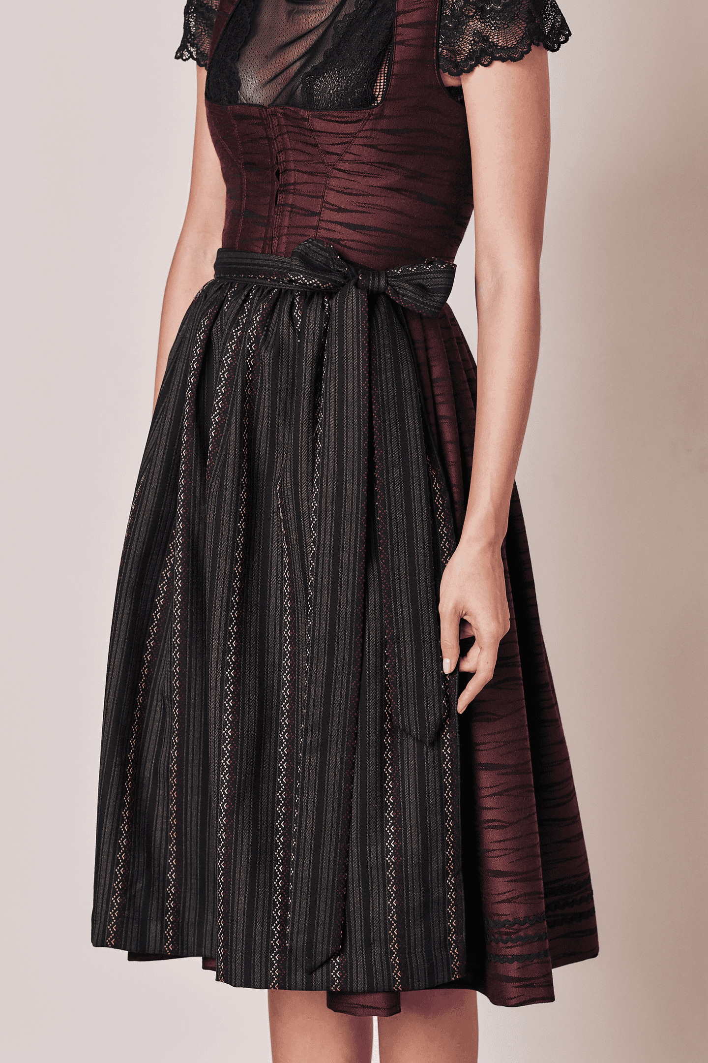 Dirndl Rita (70cm) in rot im Julia Trentini Online Shop