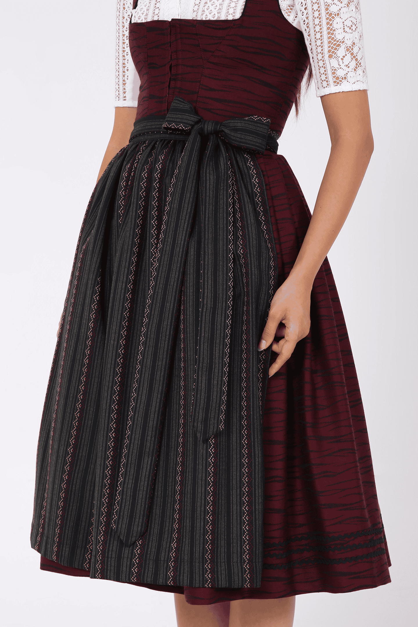 Dirndl Rita (70cm) in rot im Julia Trentini Online Shop