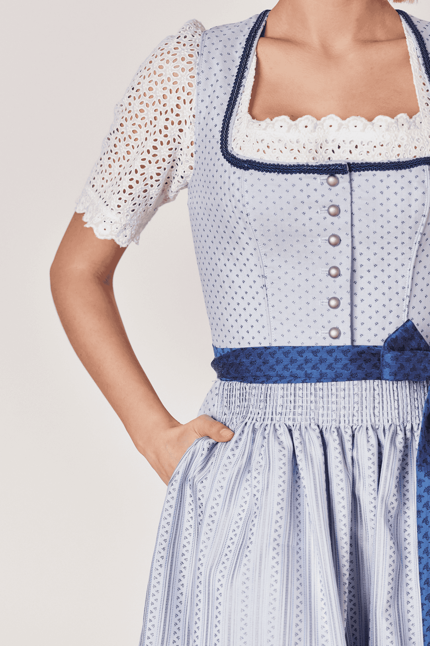 Dirndl Jule (60cm) in blau im Julia Trentini Online Shop