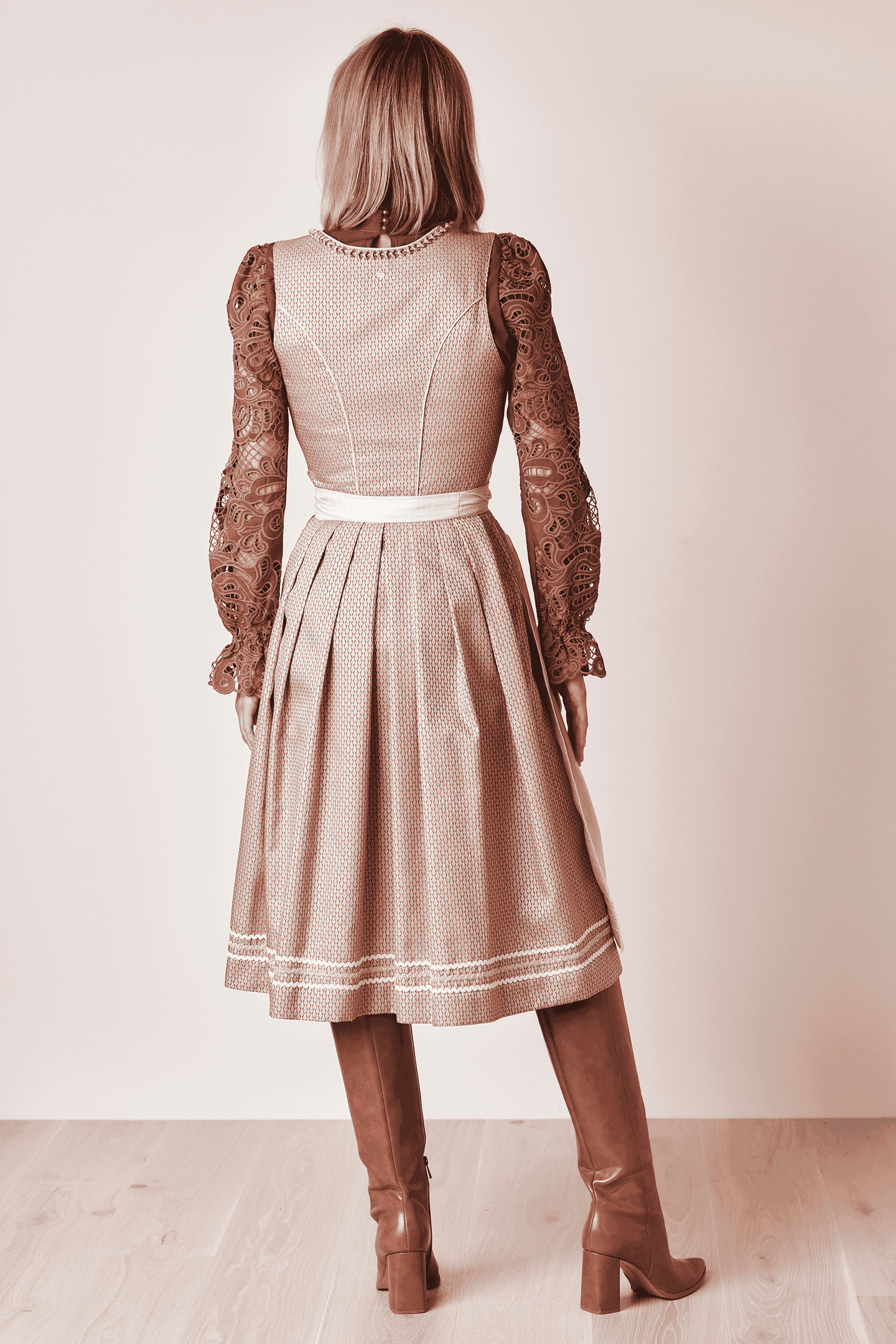 Dirndl Maribel (70cm) in braun im Julia Trentini Online Shop