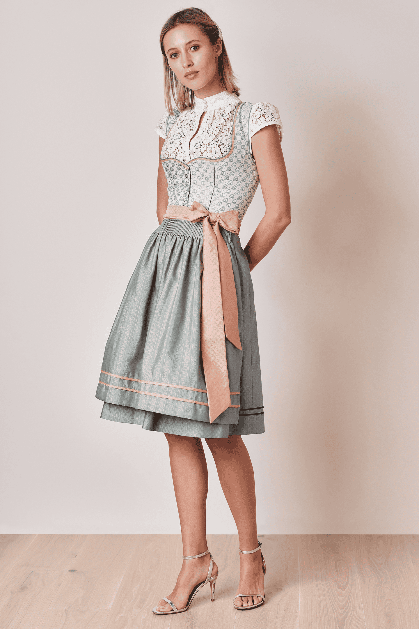 Dirndl Francine (60cm) in grün im Julia Trentini Online Shop