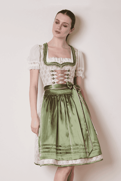 Dirndl-Ausschnitte: der perfekte Rahmen für das Dekolleté
