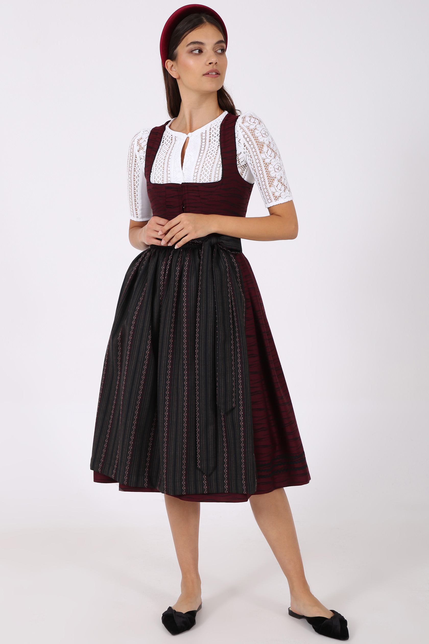 Dirndl Rita (70cm) in rot im Julia Trentini Online Shop