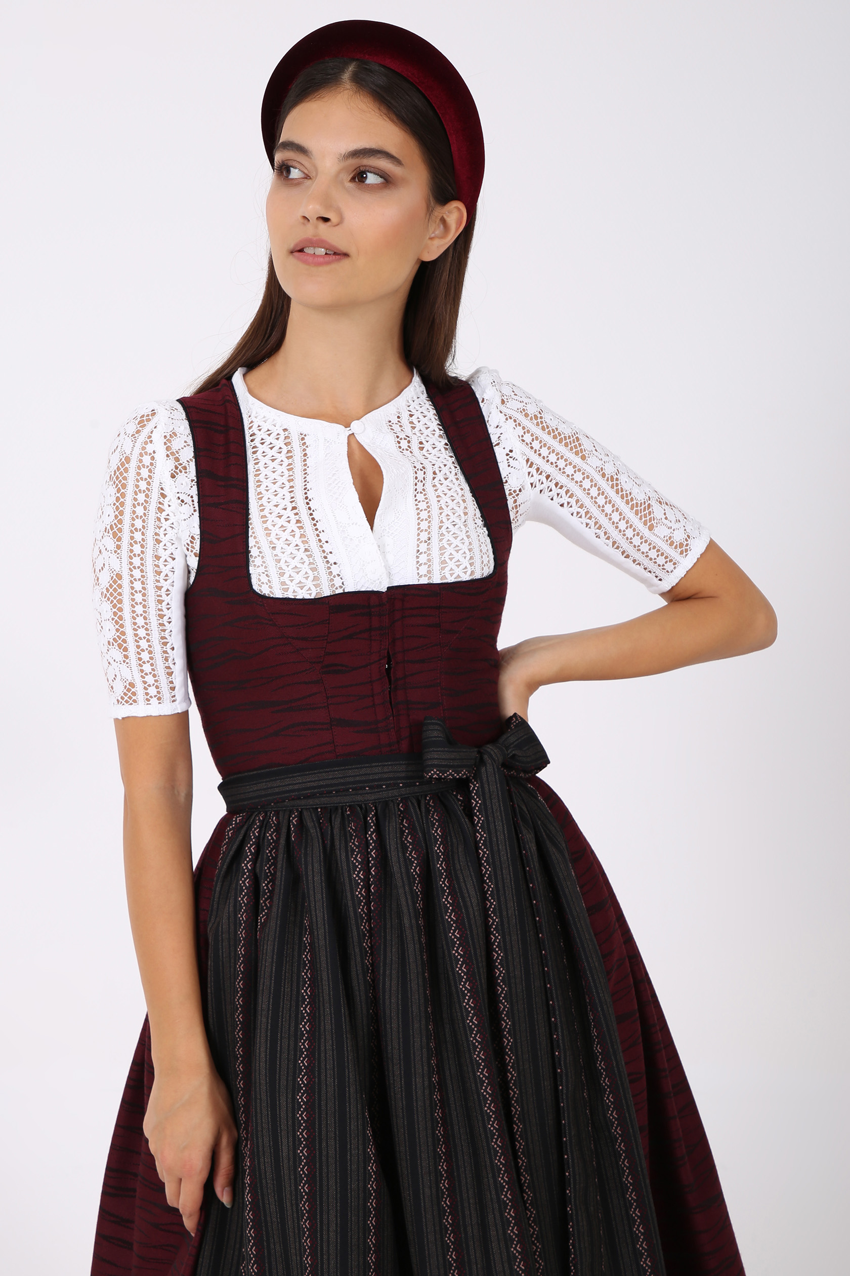 Dirndl Rita (70cm) in rot im Julia Trentini Online Shop